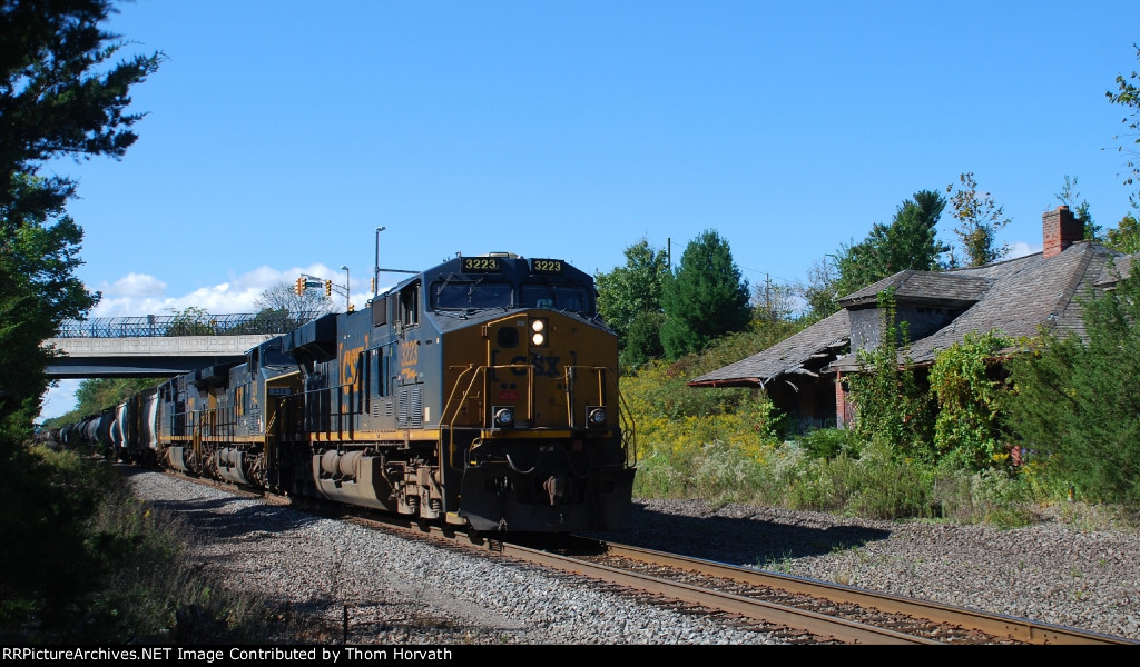 CSX 3223 is the leader on Q422 on the Trenton Line at MP 50